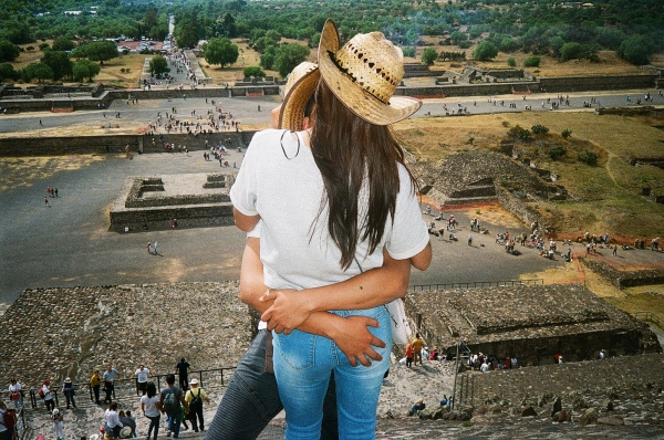 LAUREN ROCHE — TOUR GUIDE